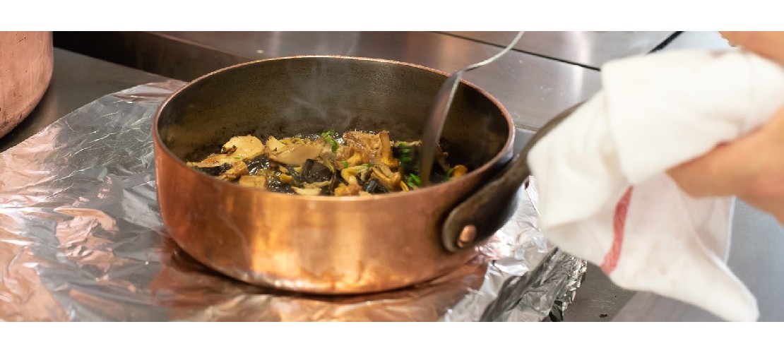 Utensils and equipment of professional kitchen to Cook (3)